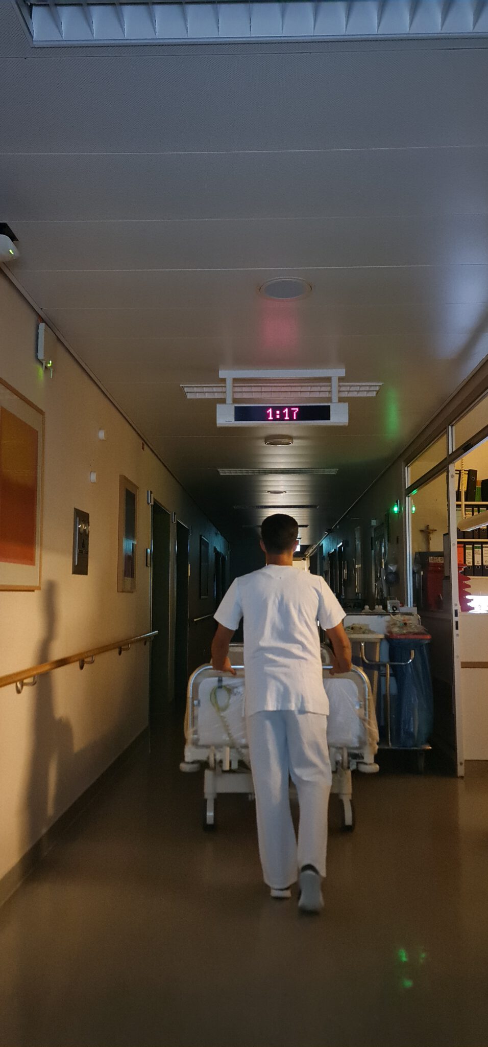 Hellwach bei Nacht - Nachtdienst im Vinzenzkrankenhaus ...